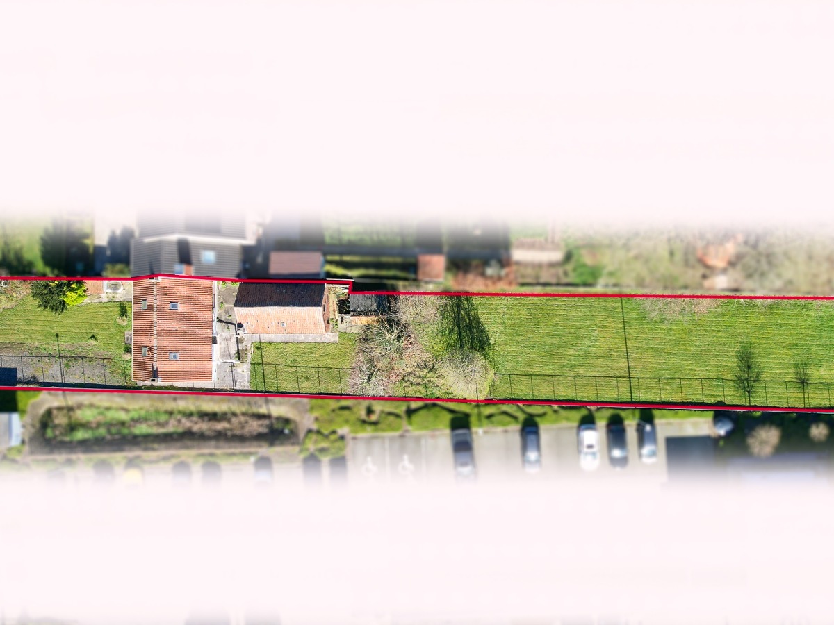 GROND: 1050m²!Afbraakwoning vlakbij het centrum van Assenede Sold | ERA