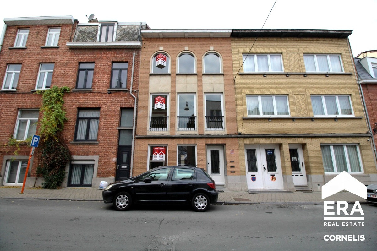 ANDERLECHT – Volledig gerenoveerd appartement met terras € 259 000 | ERA