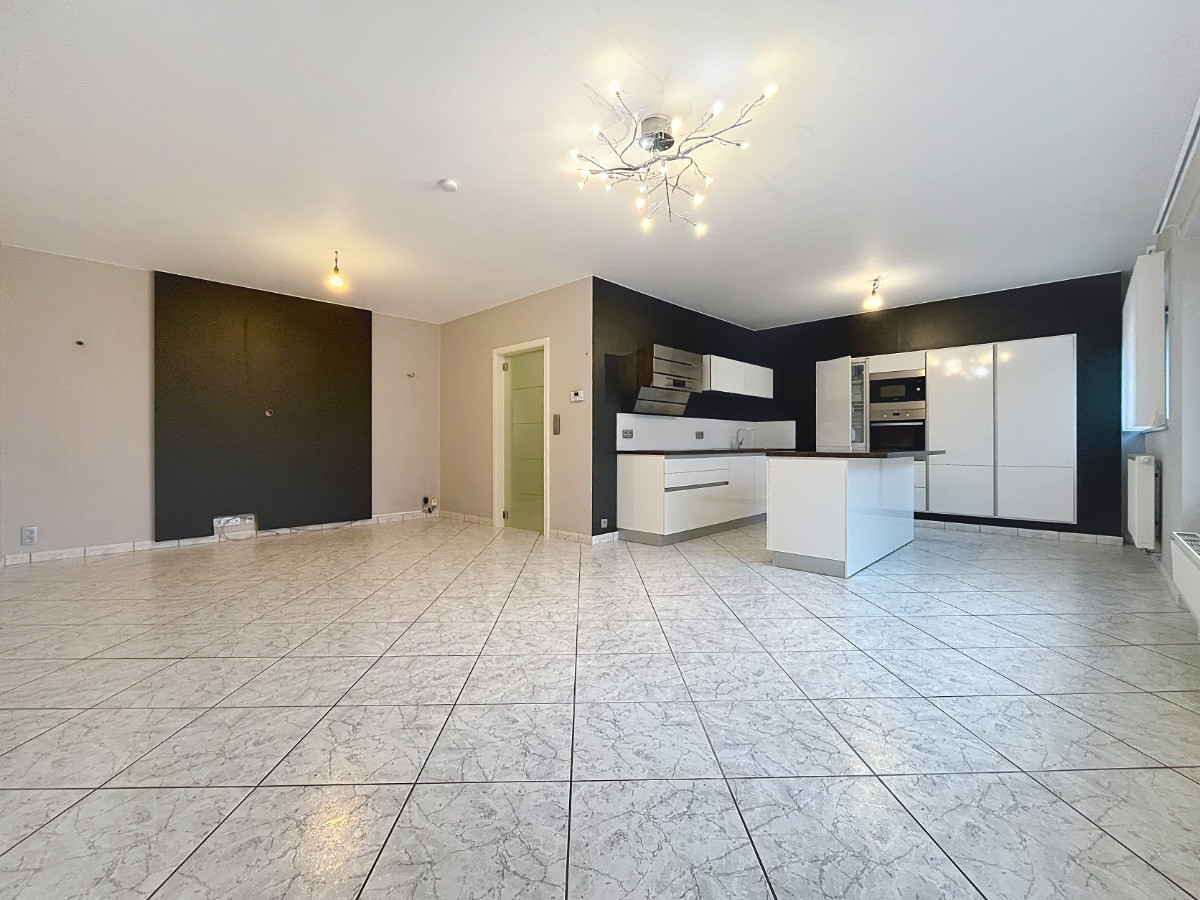 Superbe appartement 2 chambres + dressing avec garage privé | ERA