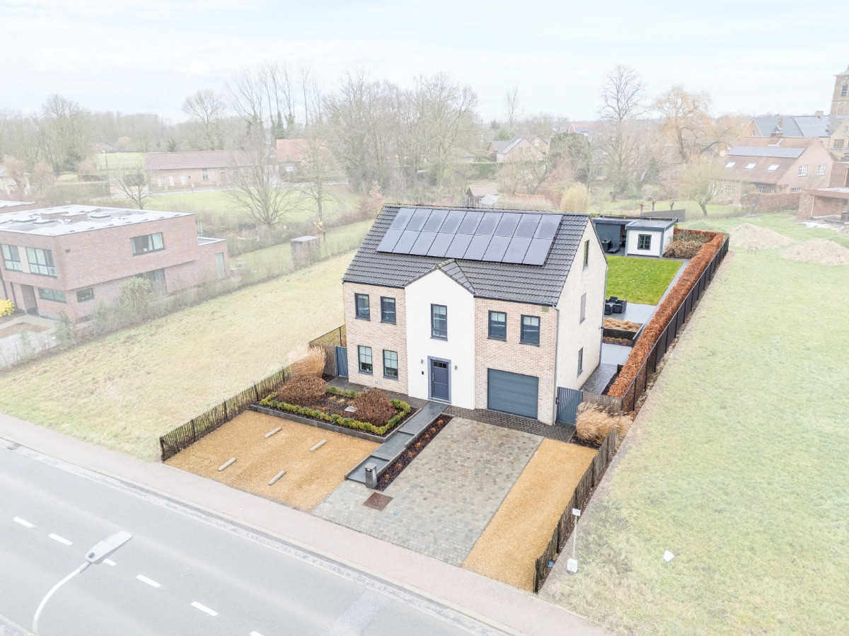 Villa de campagne entourée de verdure € 875 000 | ERA