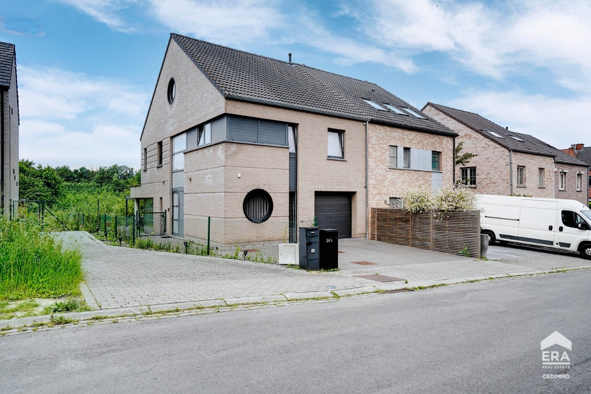MAISON CONTEMPORAINE 5 CHAMBRES - PANNEAUX PHOTOVOLTAÏQUES | ERA