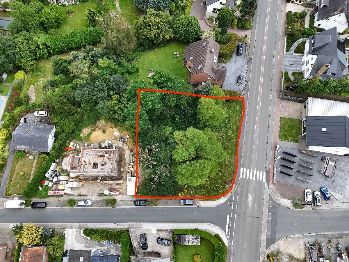 OPPORTUNITÉ UNIQUE : TERRAIN RÉSIDENTIEL AVEC PERMIS € 475 000 | ERA