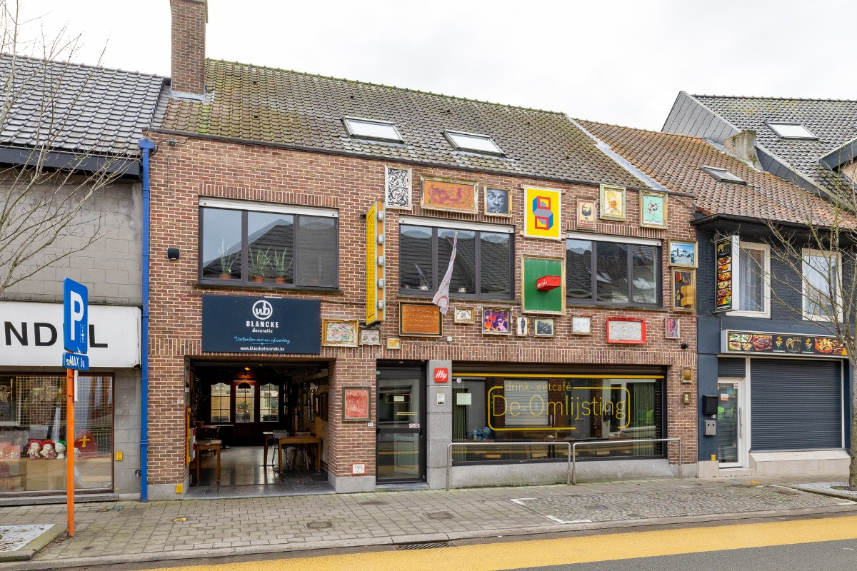 HANDELSPAND MET RUIM DUPLEX APPARTEMENT IN ASSENEDE CENTRUM € 480 000 | ERA