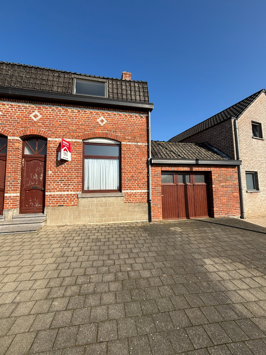 Maison spacieuse avec 3 chambers et garage à vendre. € 197 000 | ERA